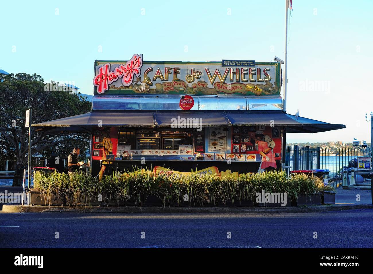 Harrys Cafe De Wheels famous pie cart caravan at Woolloomooloo, late ...