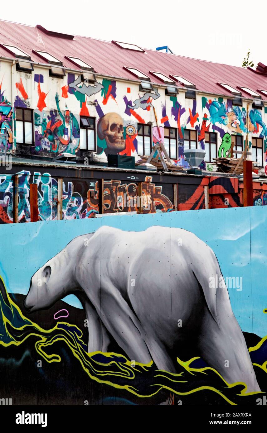 Polar bear graffiti hi-res stock photography and images - Alamy