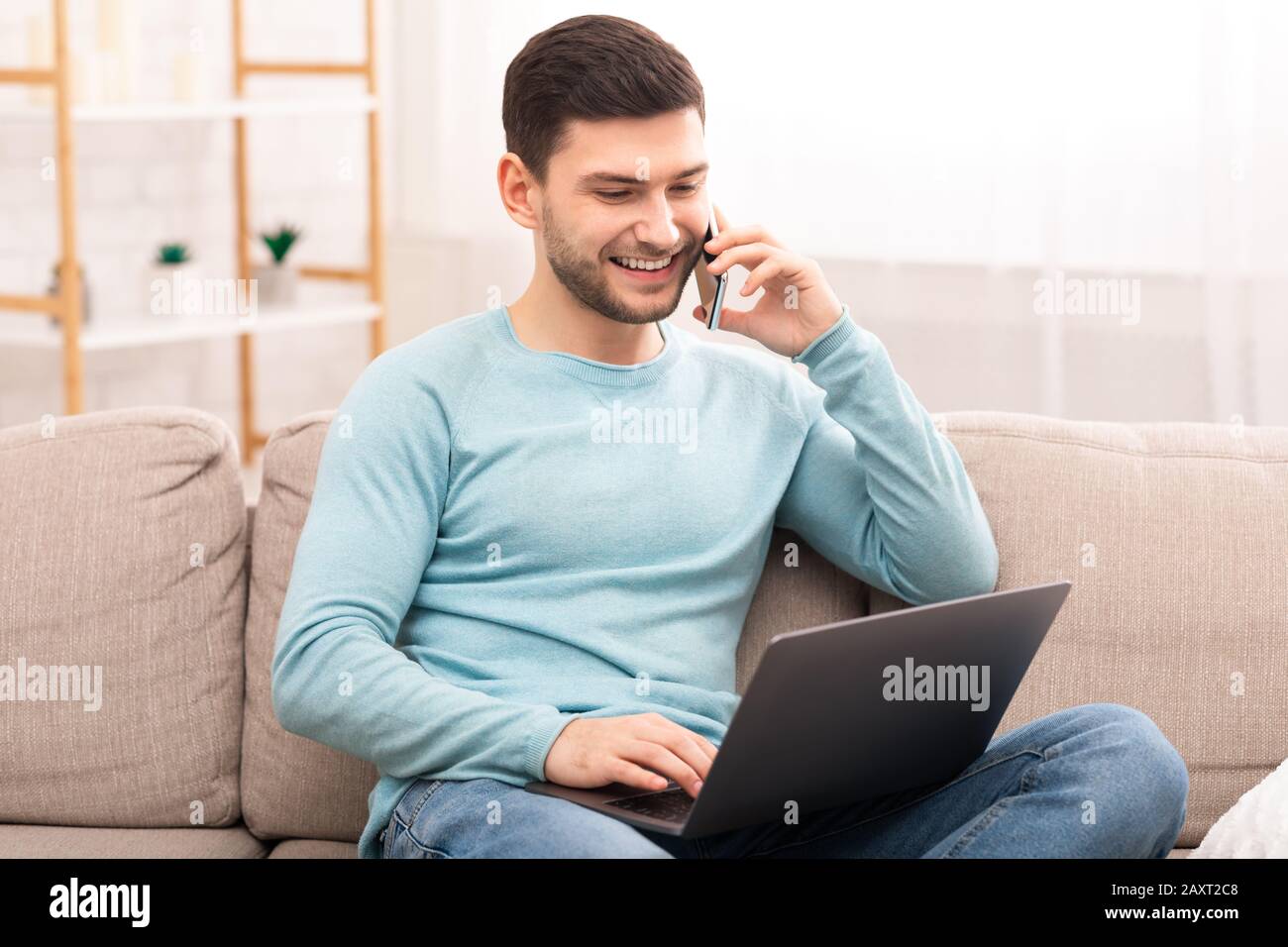 Male talking 20s smartphone hi-res stock photography and images - Alamy