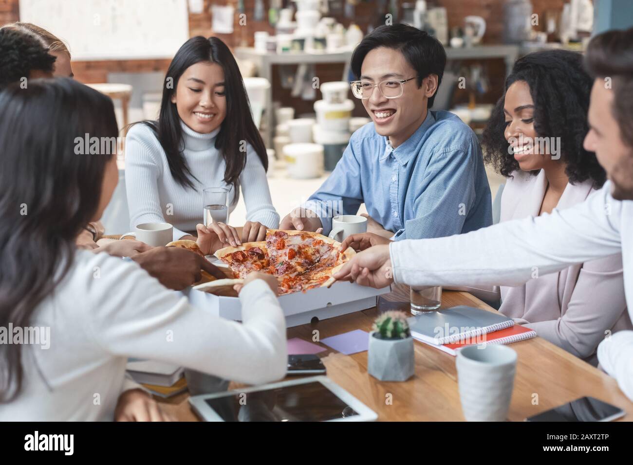 Colleagues having lunch together office hi-res stock photography and ...