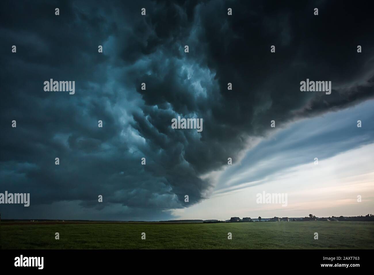 Storm clouds with shelf cloud and intense rain Stock Photo - Alamy
