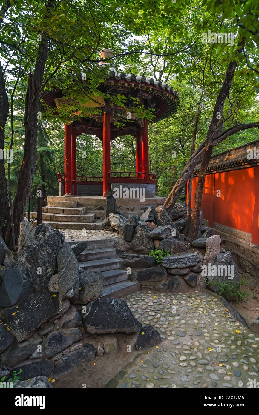 Chinese altar painting hi-res stock photography and images - Alamy