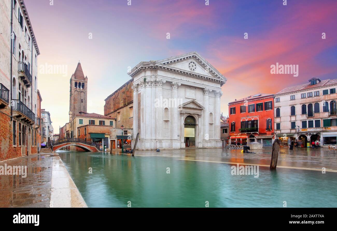 Church and Canal in Venice - Campo San Barnaba Stock Photo - Alamy
