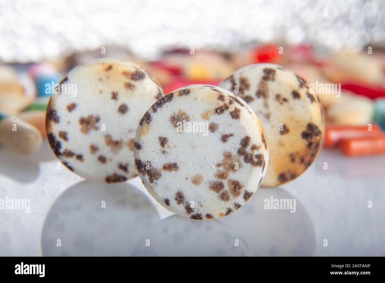 Crushing tablets hi-res stock photography and images - Alamy