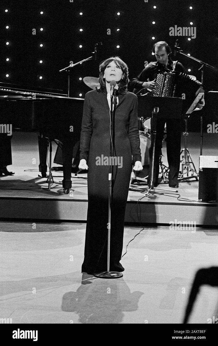 Juliette Greco, französische Chansonsängerin und Schauspielerin ...
