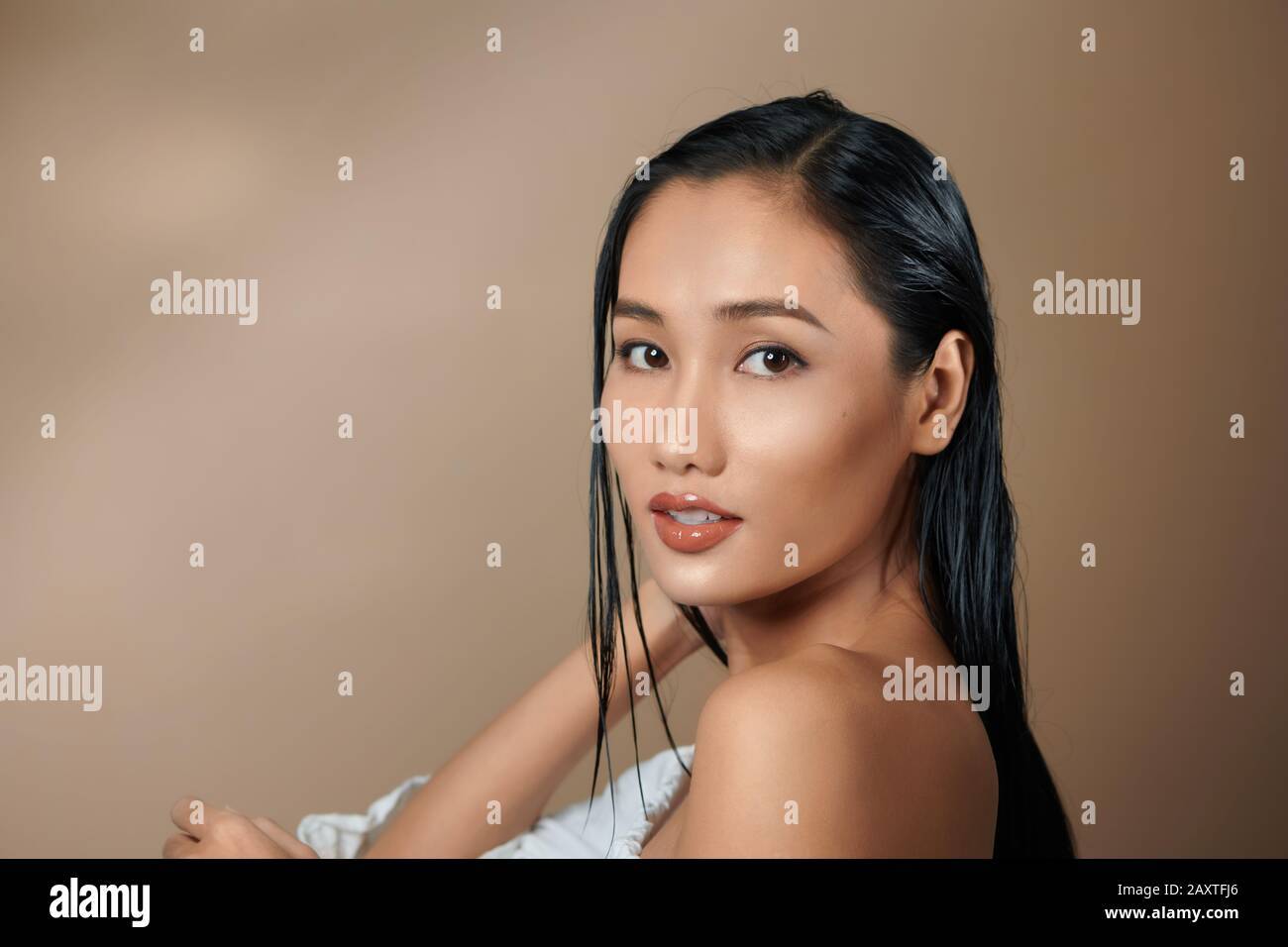 Tanned skin hi-res stock photography and images - Alamy