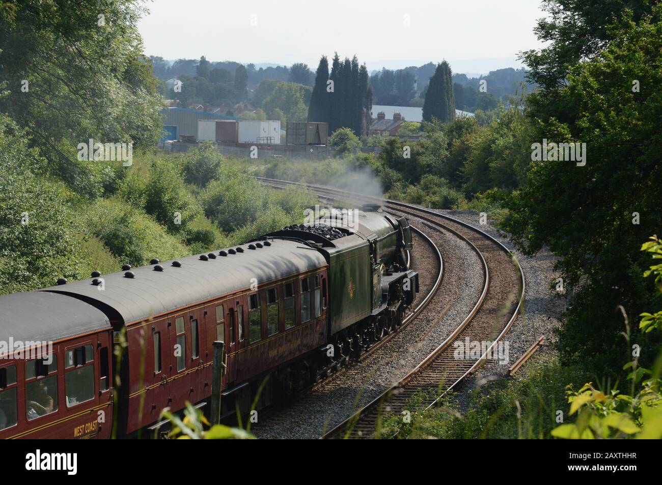 Flying under bridges hi-res stock photography and images - Alamy