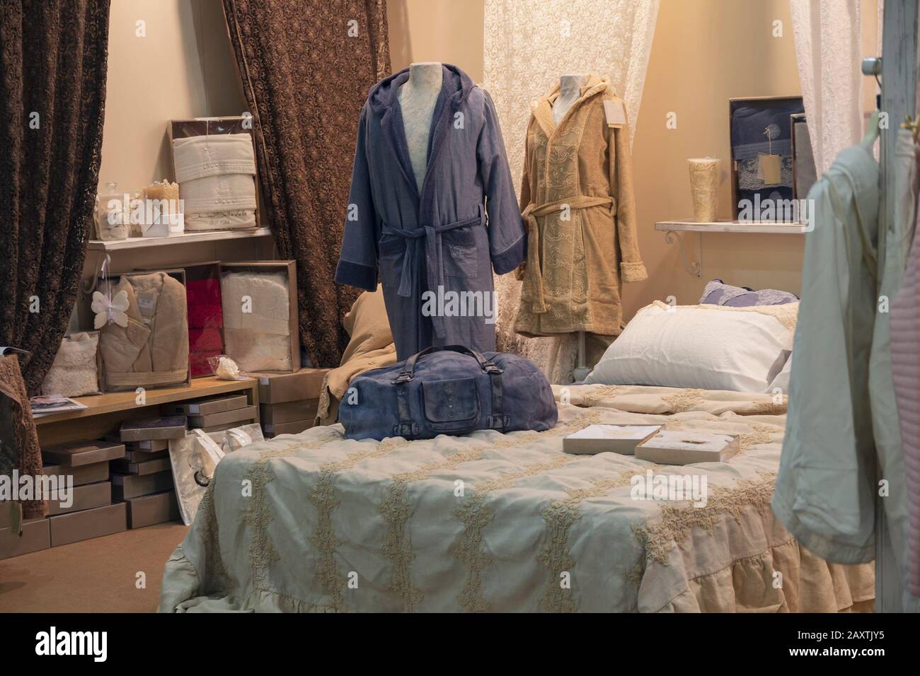 Bed shop window hi-res stock photography and images - Alamy