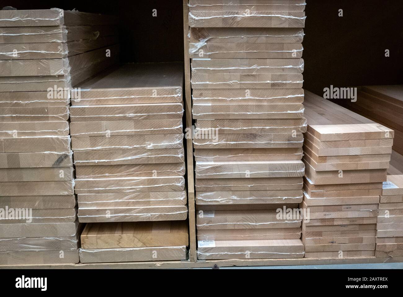 Hip of wooden planks in a construction shop Stock Photo - Alamy
