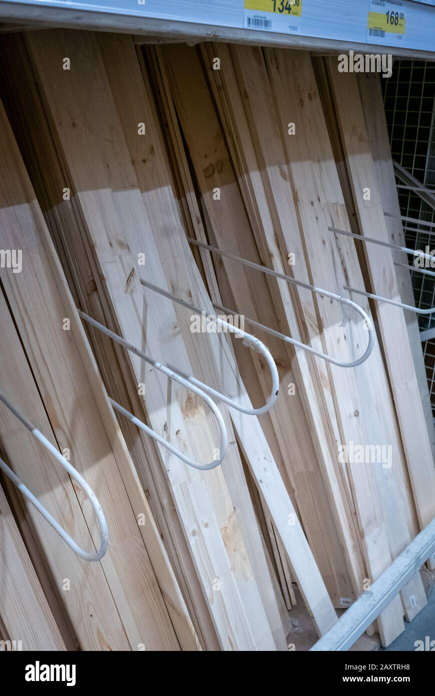 Hip of wooden planks in a construction shop Stock Photo - Alamy