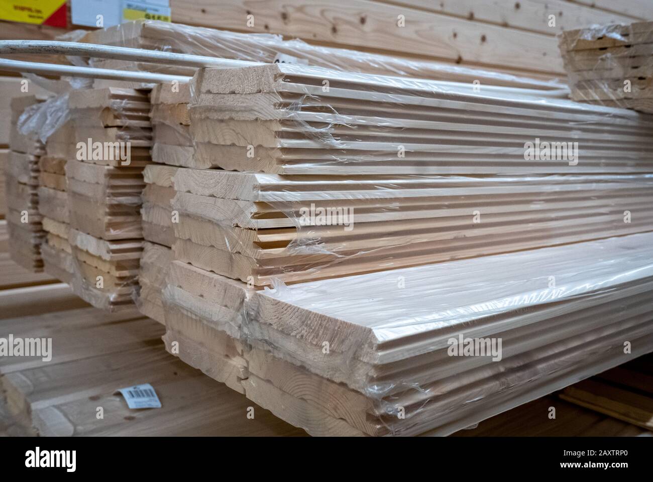 Hip of wooden planks in a construction shop Stock Photo - Alamy
