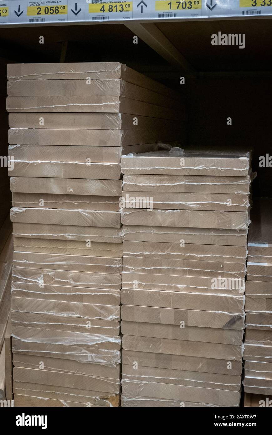 Hip of wooden planks in a construction shop Stock Photo - Alamy