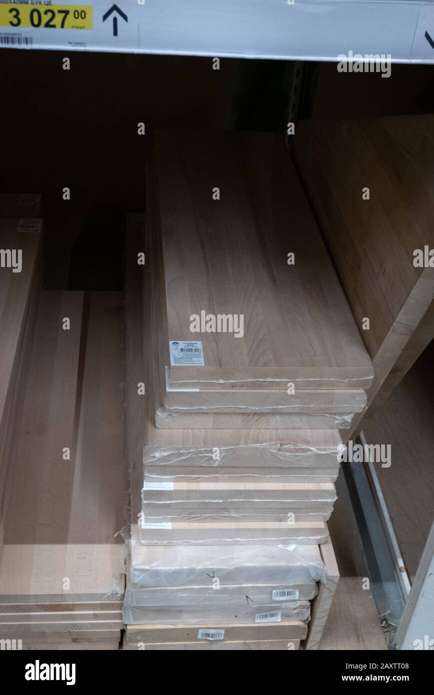 Hip of wooden planks in a construction shop Stock Photo - Alamy