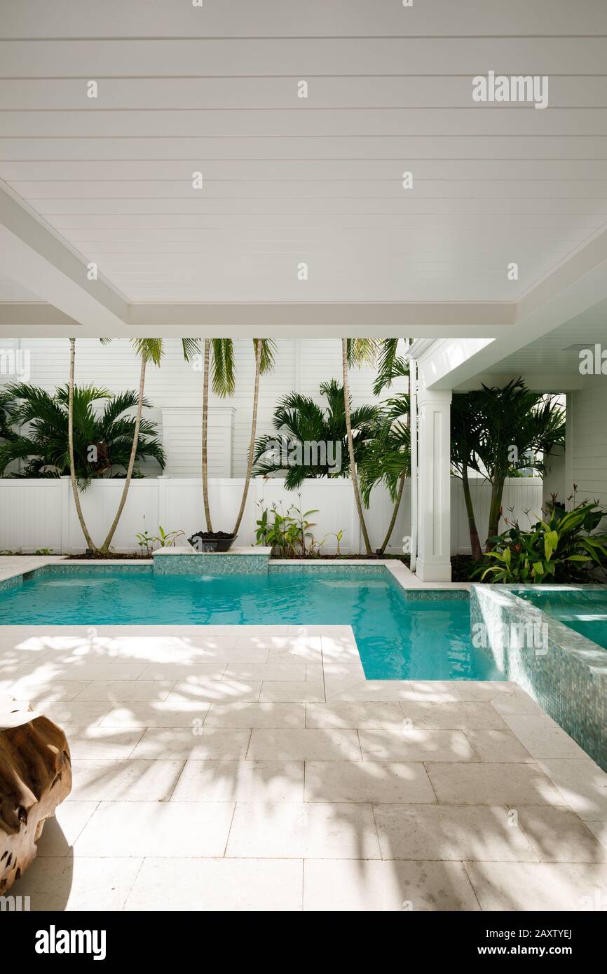 Beautiful florida waterfront home hi-res stock photography and images ...