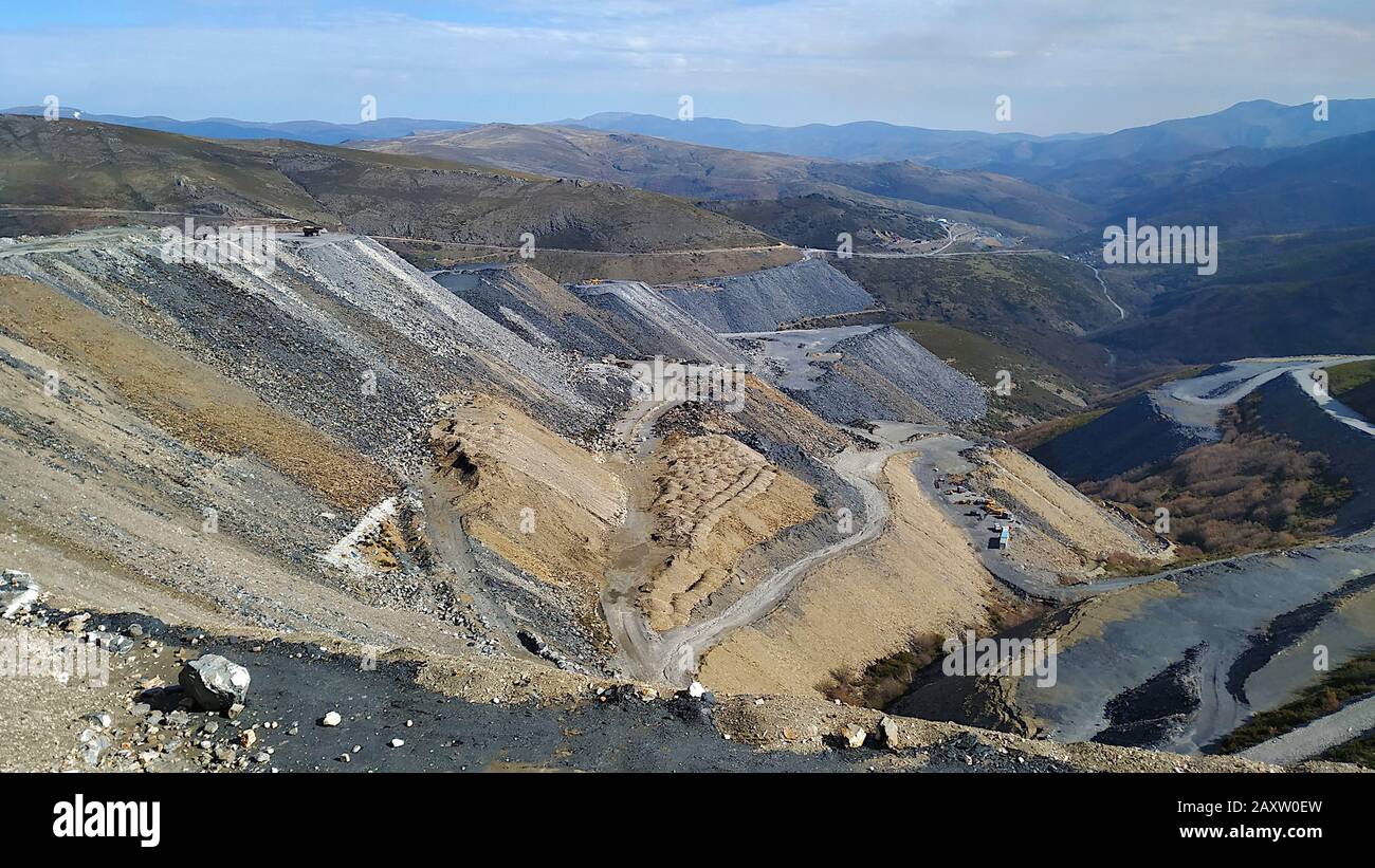 Slate open-pit mining in La Bana, Leon, Spain Stock Photo - Alamy
