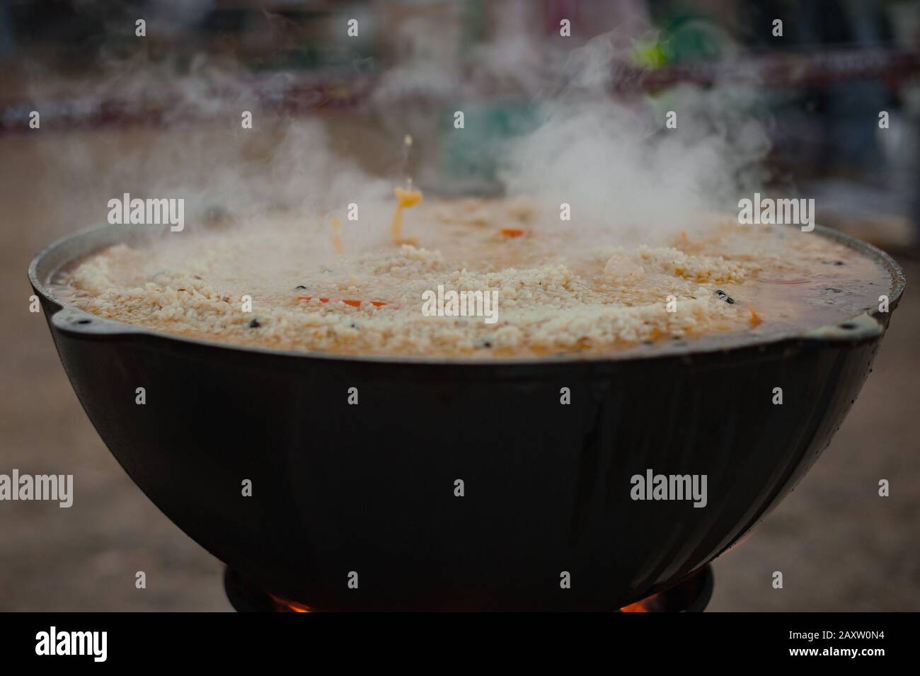 Cauldron boiling oil hi-res stock photography and images - Alamy
