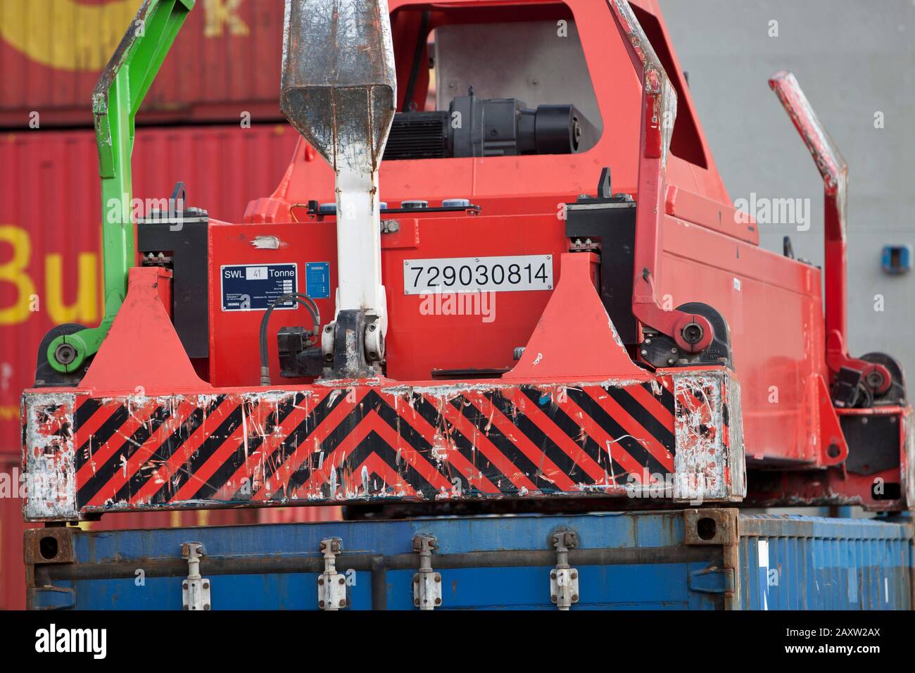 Container grab hi-res stock photography and images - Alamy