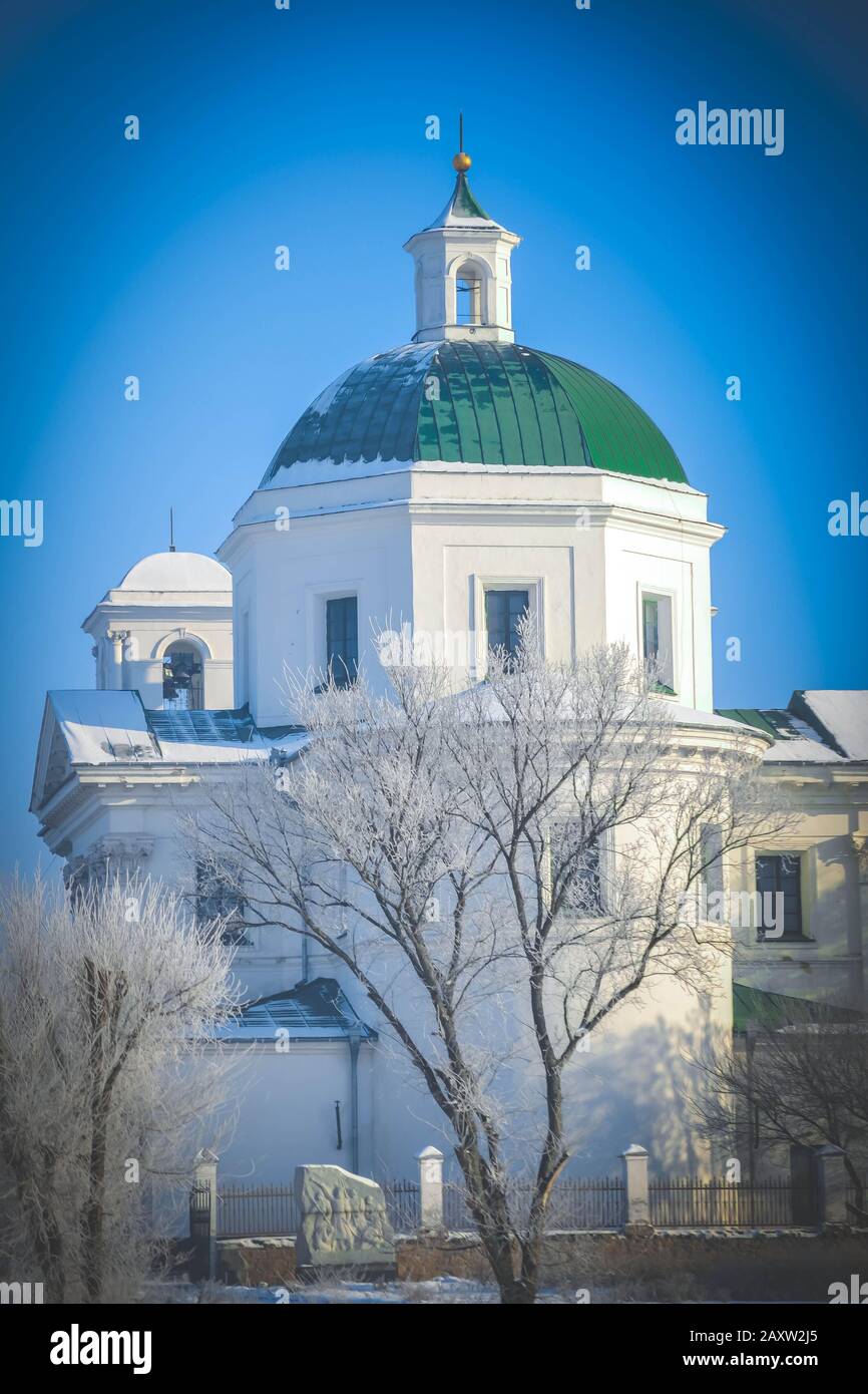 Back side of church hi-res stock photography and images - Alamy