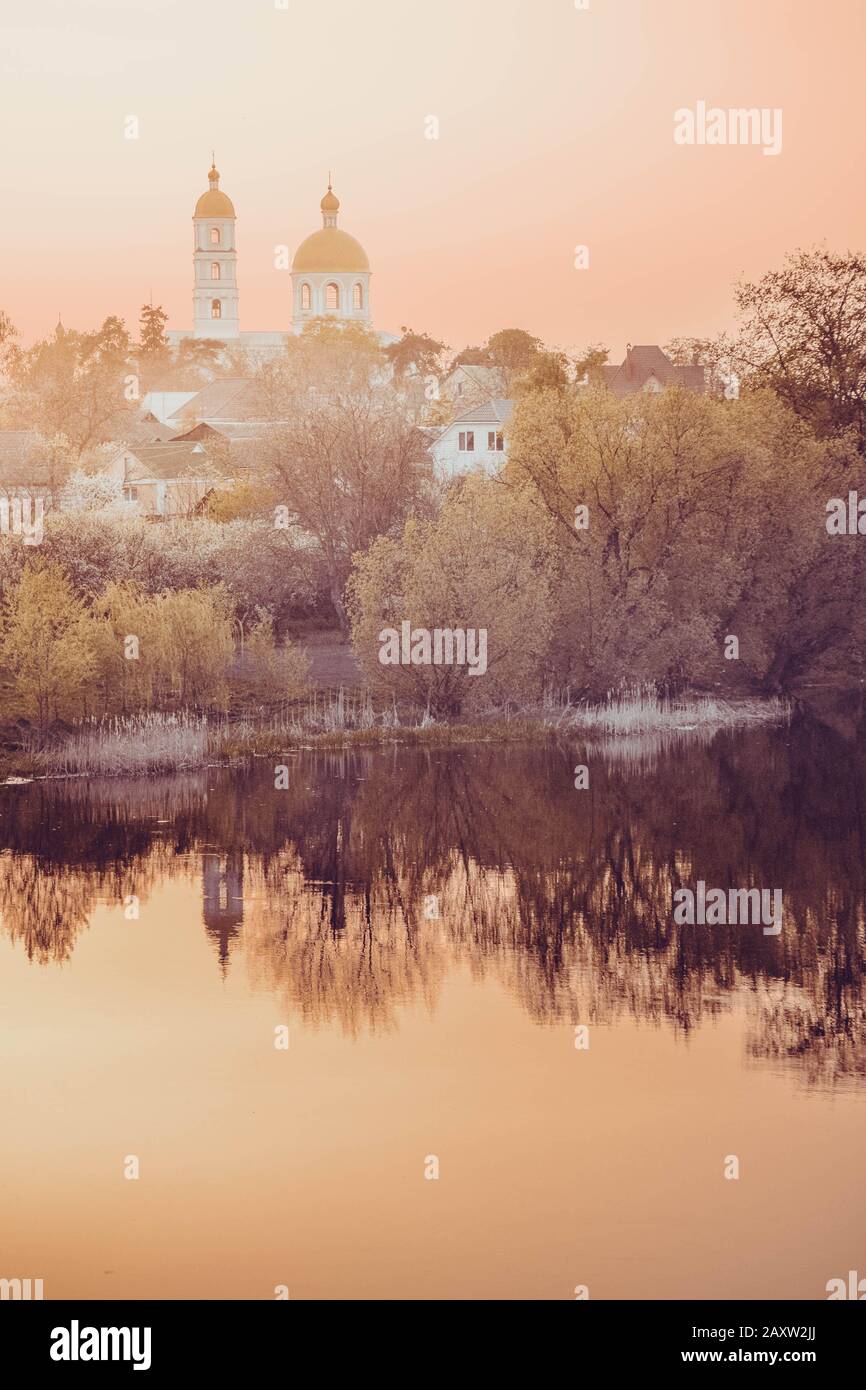 Reflection red roof hi-res stock photography and images - Alamy