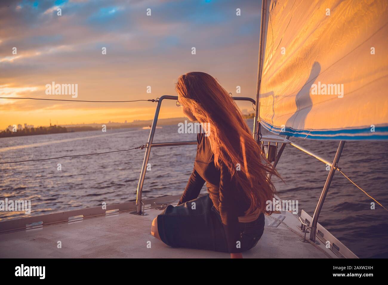 Looking back at ship hi-res stock photography and images - Alamy
