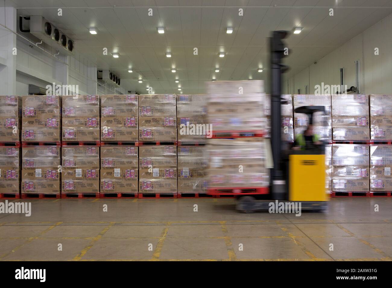 Pallets stacked in new climate controlled warehouse Stock Photo - Alamy