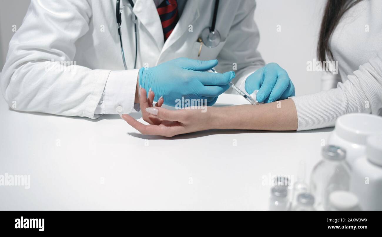 Intradermal injection hi-res stock photography and images - Alamy