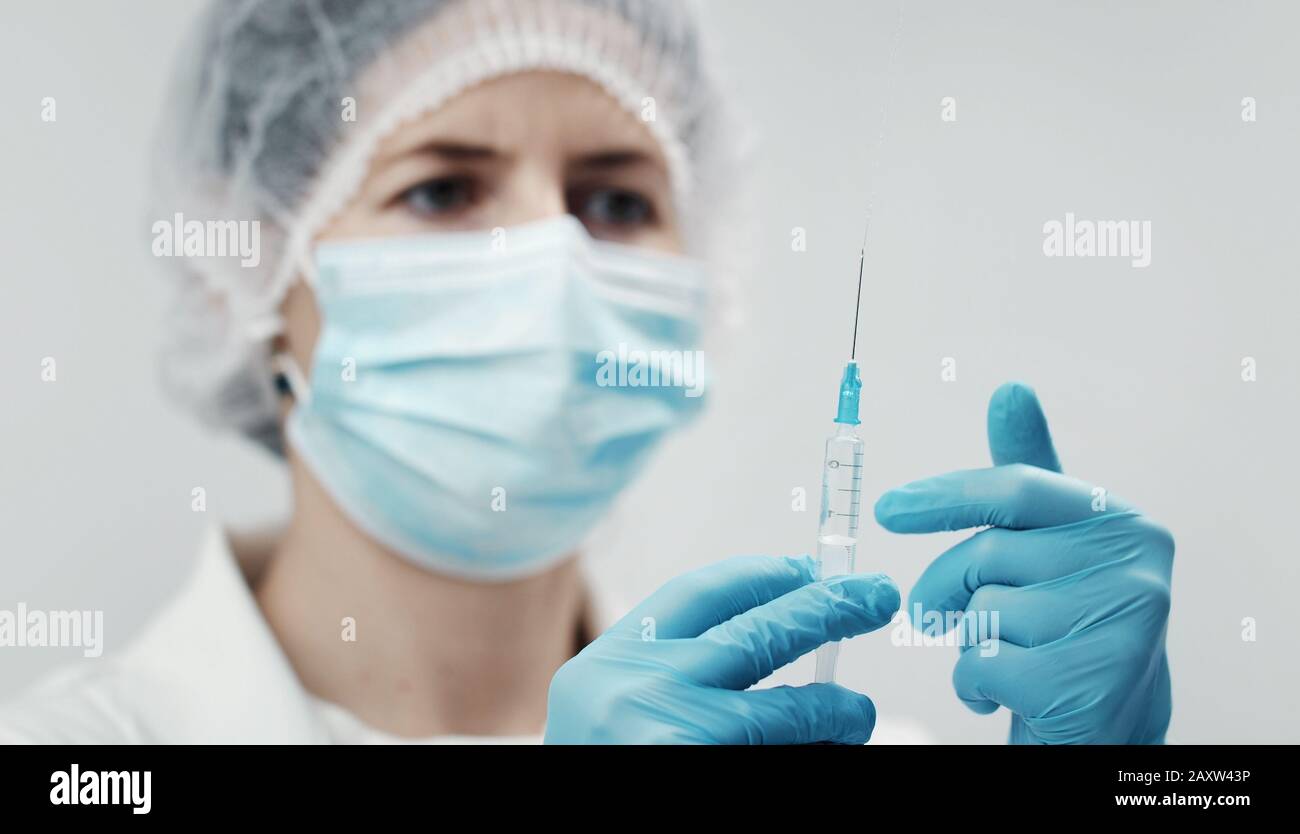Doctor removing air from syringe Stock Photo - Alamy