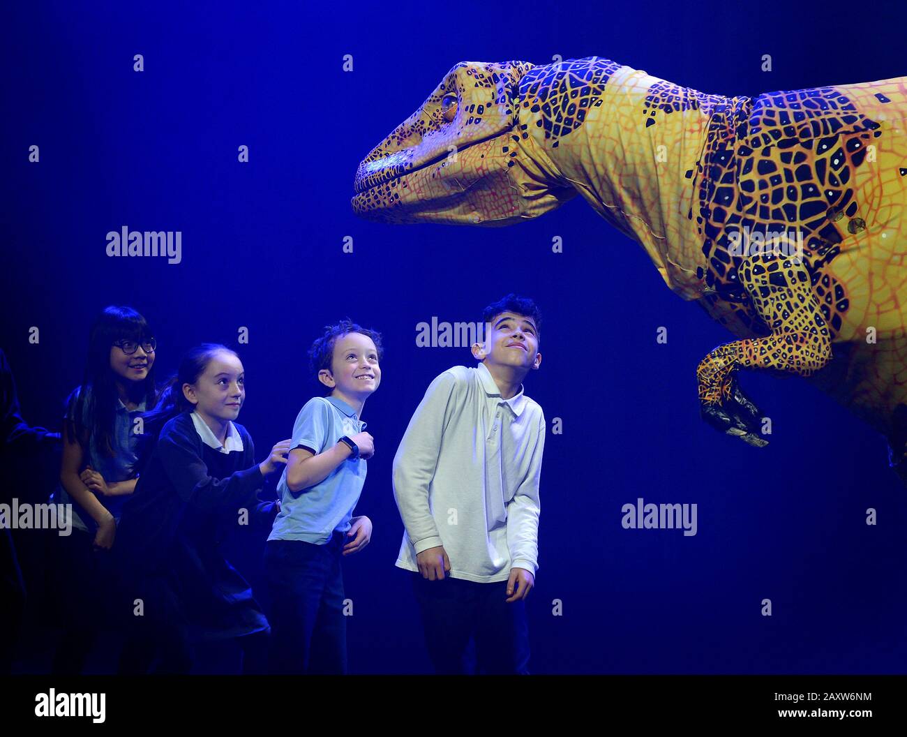 Fukuiraptor dinosaur puppet hi-res stock photography and images - Alamy