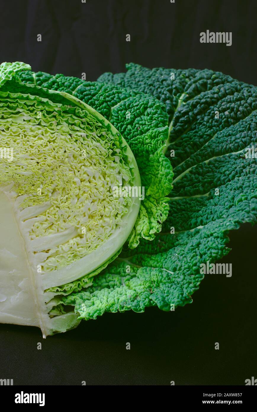 texture of the heart of a green cabbage close-up Stock Photo - Alamy