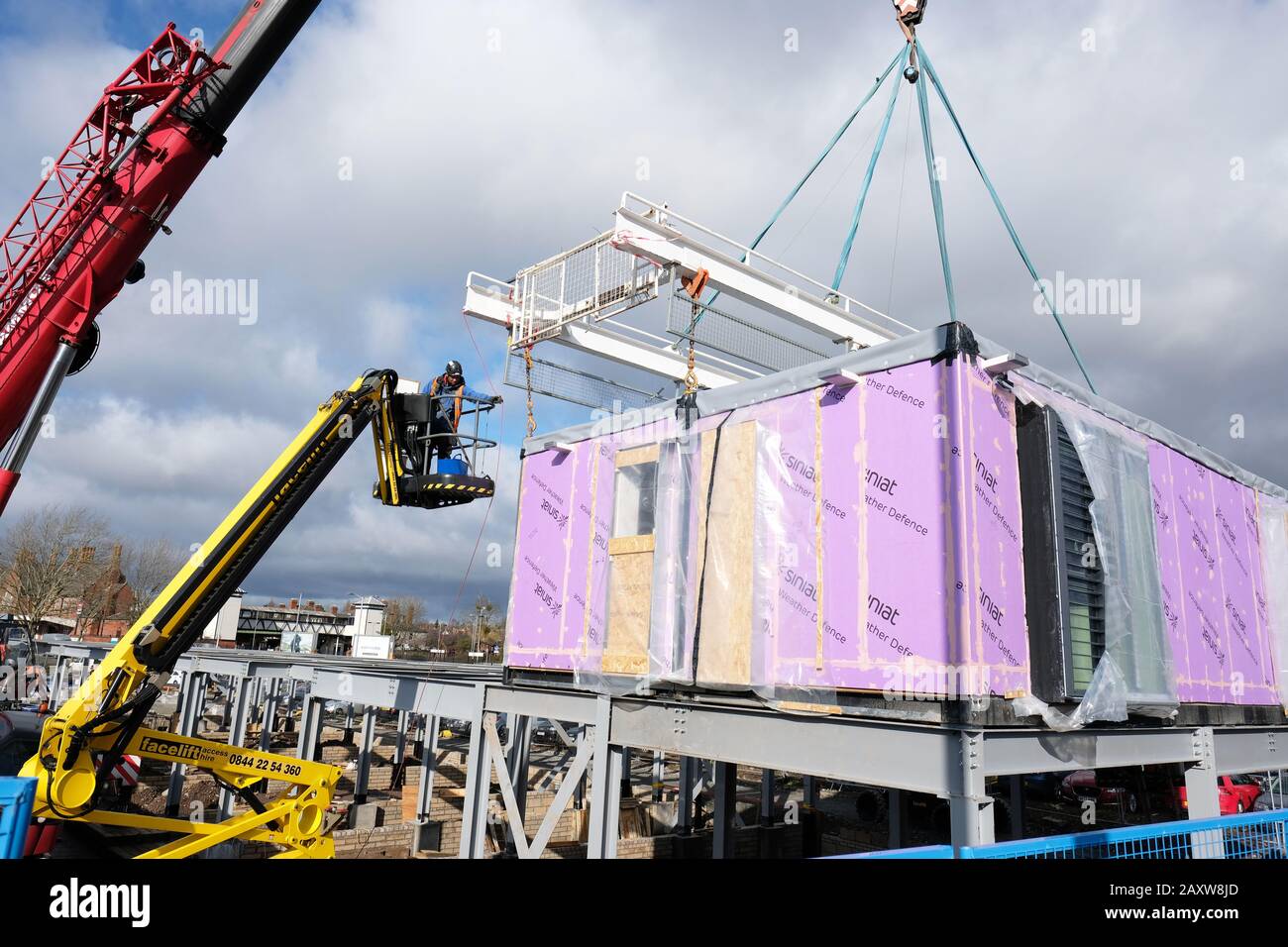 Modular construction and crane hi-res stock photography and images - Alamy