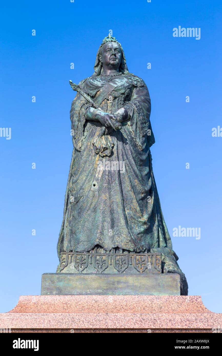 Statue queen victoria I, warrior square, st leonards, east sussex, uk ...