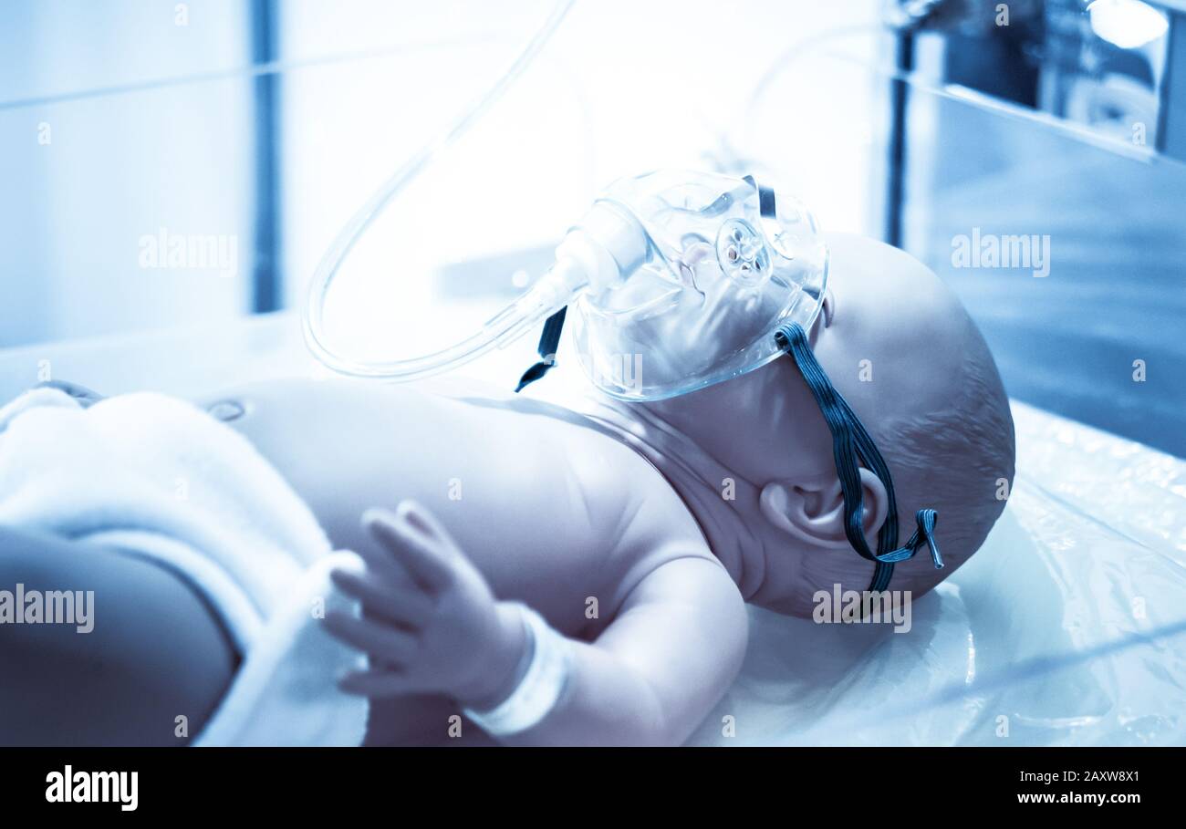 Oxygen mask child hi-res stock photography and images - Alamy