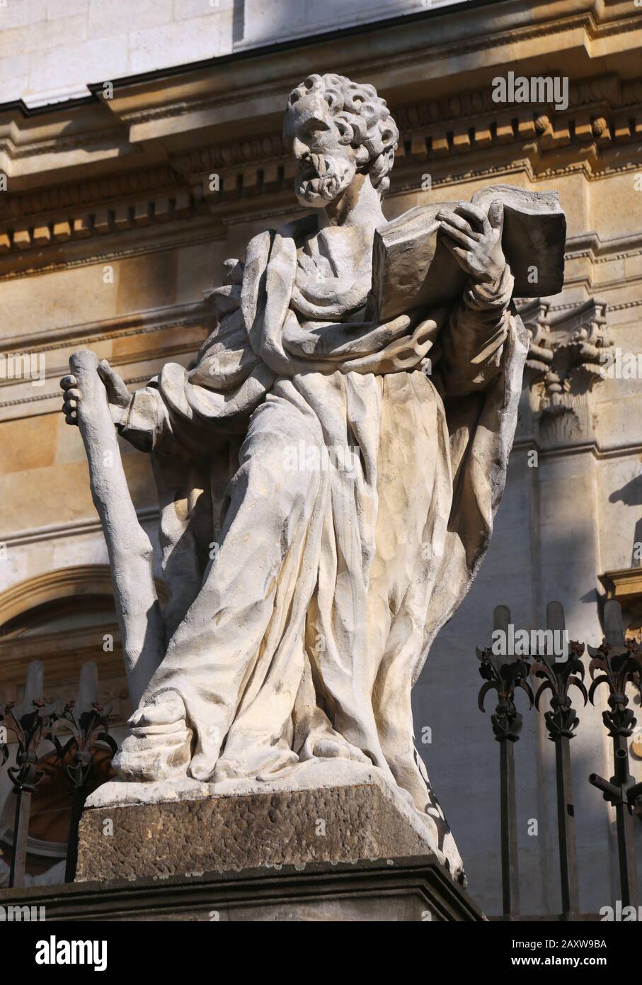 Saint matthew statue hi-res stock photography and images - Alamy