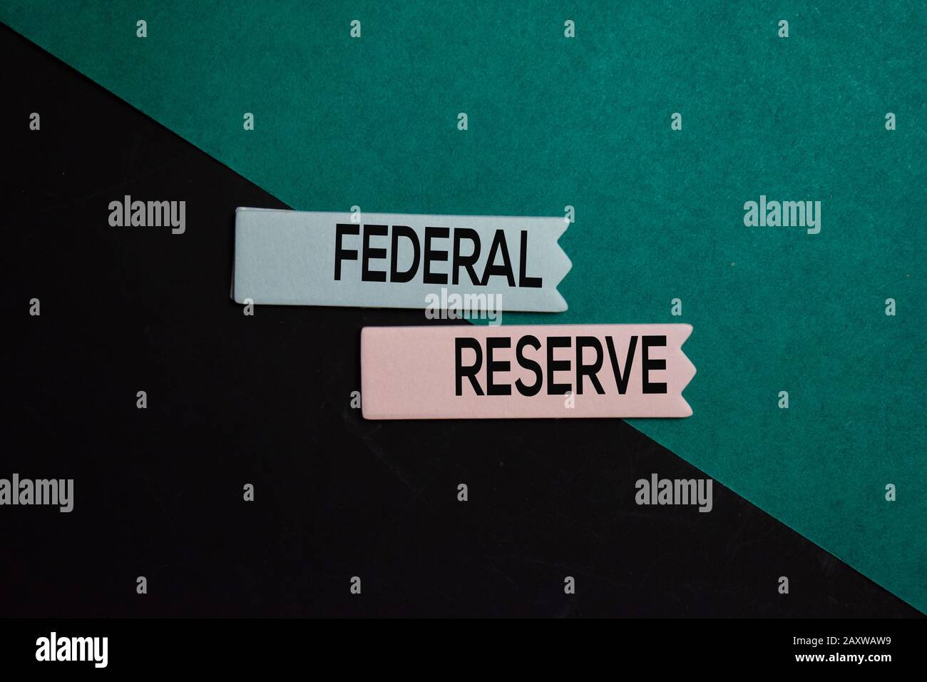 Federal Reserve write on a sticky note isolated on Office Desk Stock ...