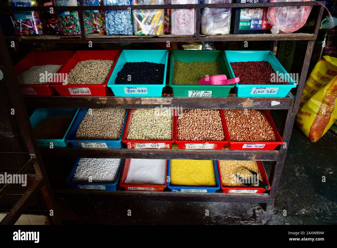 Five foot way hi-res stock photography and images - Alamy