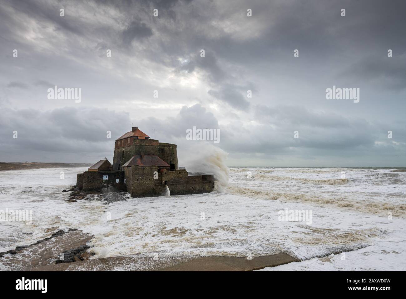 Le fort d'Ambleteuse lors de la tempête Ciara, France, Hauts de France ...