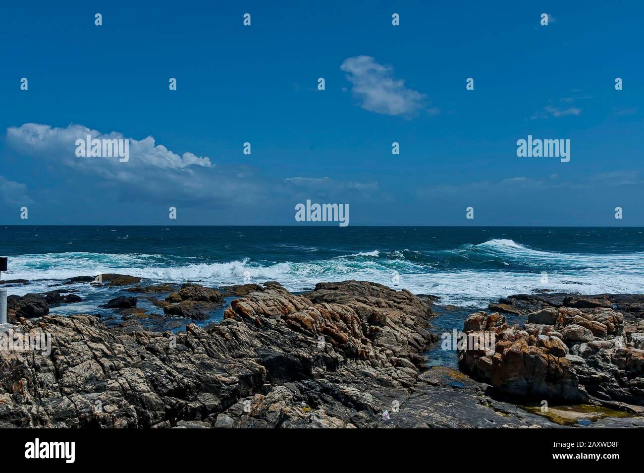 Sea shore on Atlantic ocean by Cape Town, South Africa Stock Photo - Alamy