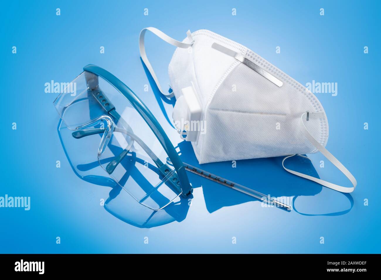 Particulate respirators hi-res stock photography and images - Alamy