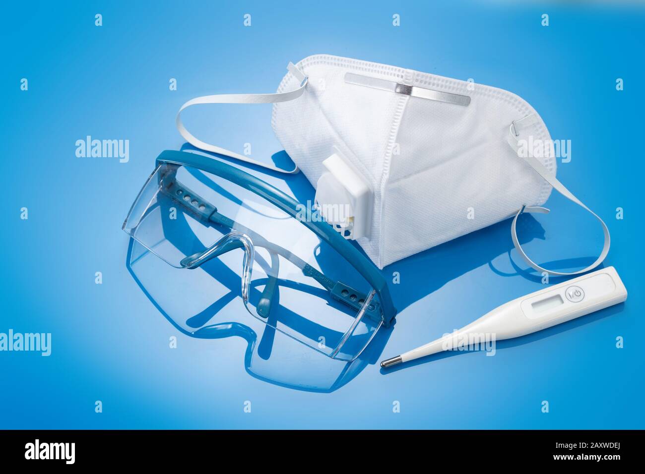 Particulate respirators hi-res stock photography and images - Alamy