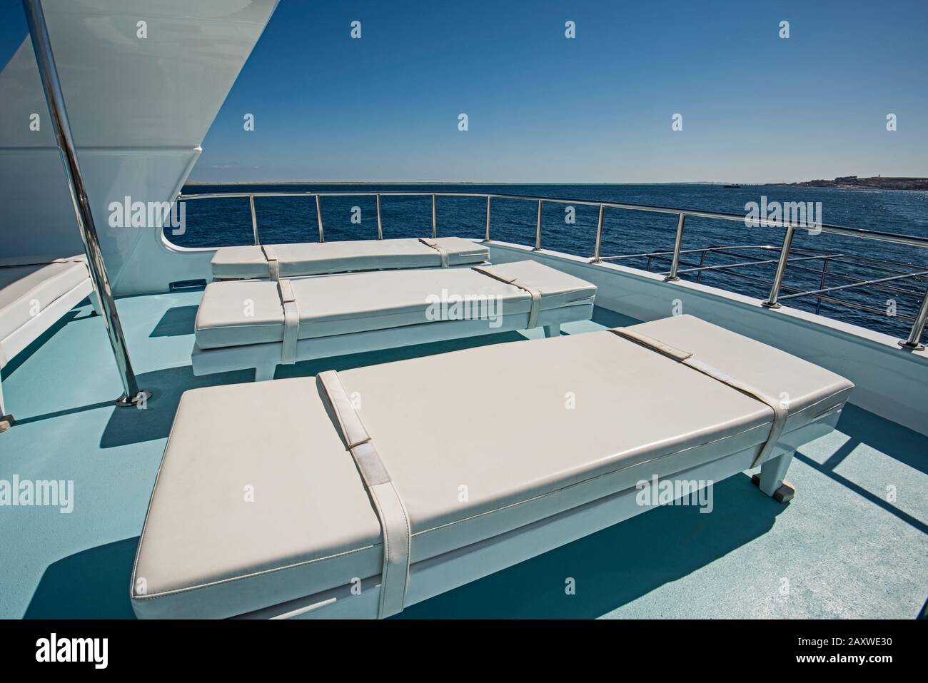 Sundeck and ocean view hi-res stock photography and images - Alamy