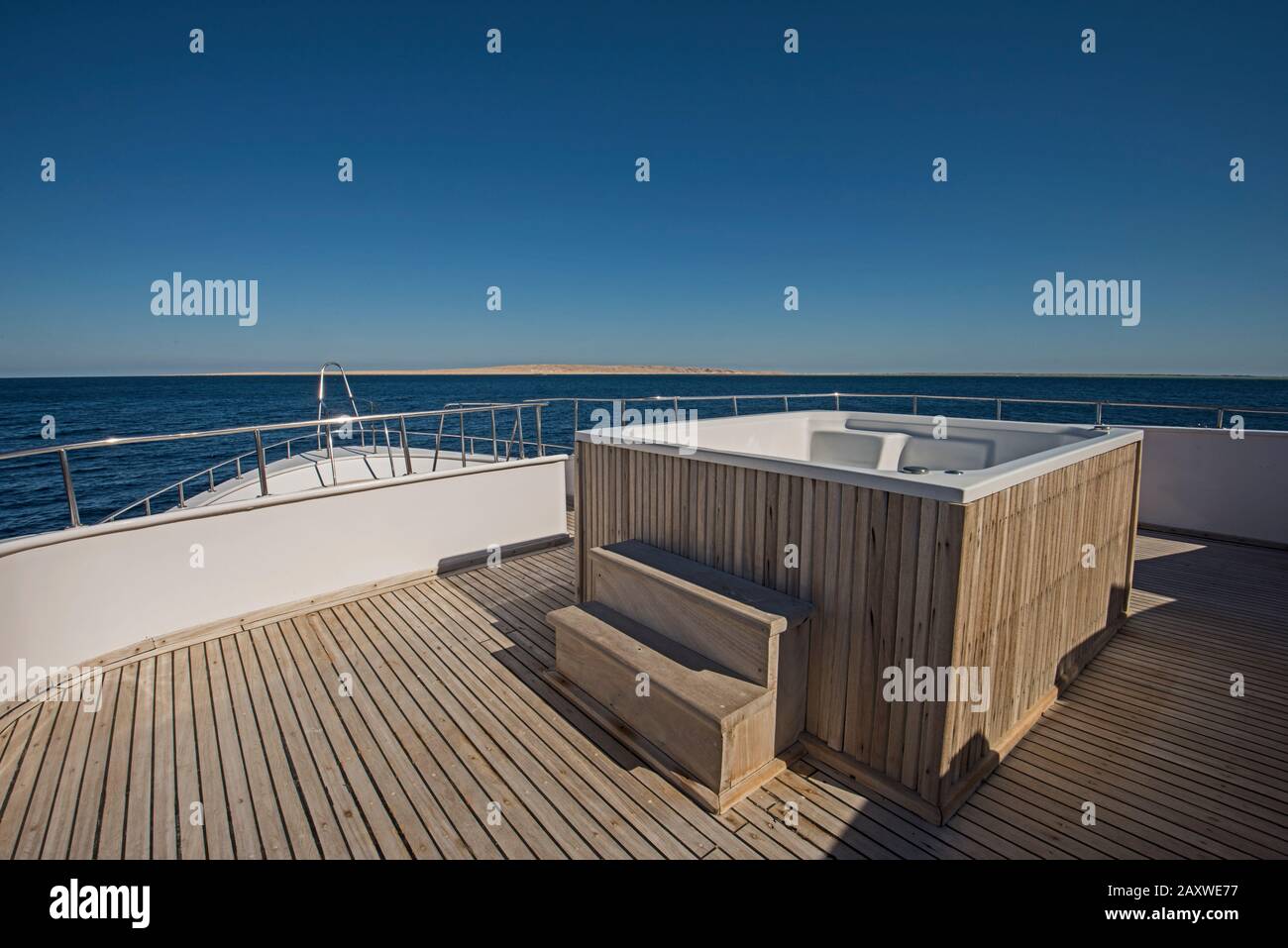 Hot tub boat hi-res stock photography and images - Alamy