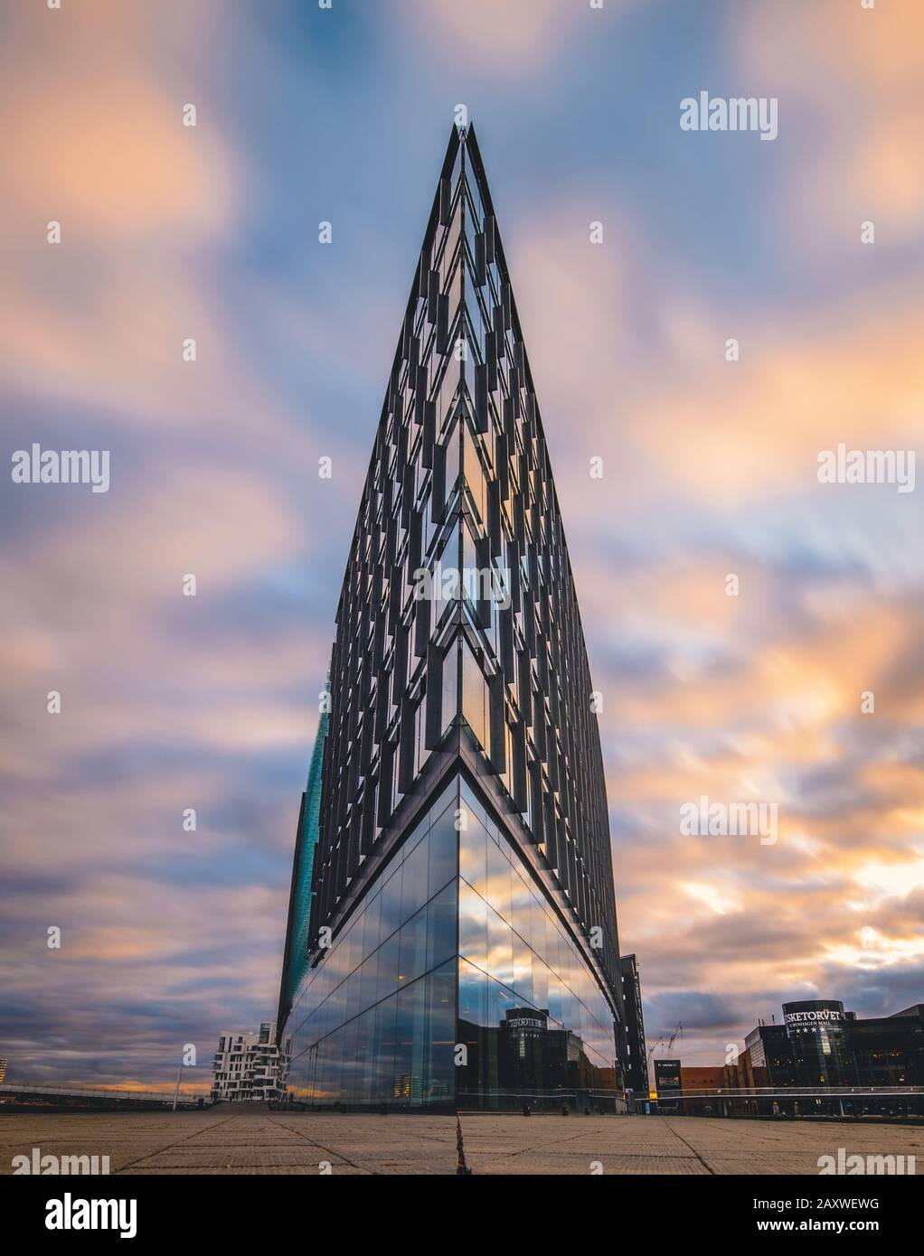 Media building hi-res stock photography and images - Alamy