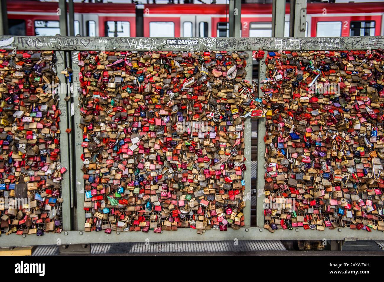 Locks on railings hi-res stock photography and images - Alamy