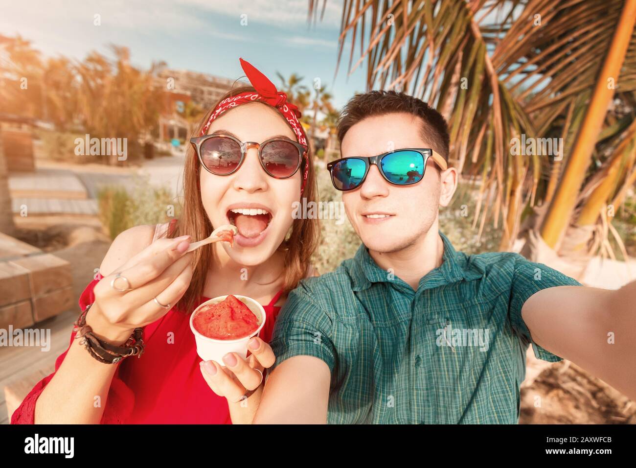 Happy couple holiday ice cream hi-res stock photography and images - Alamy