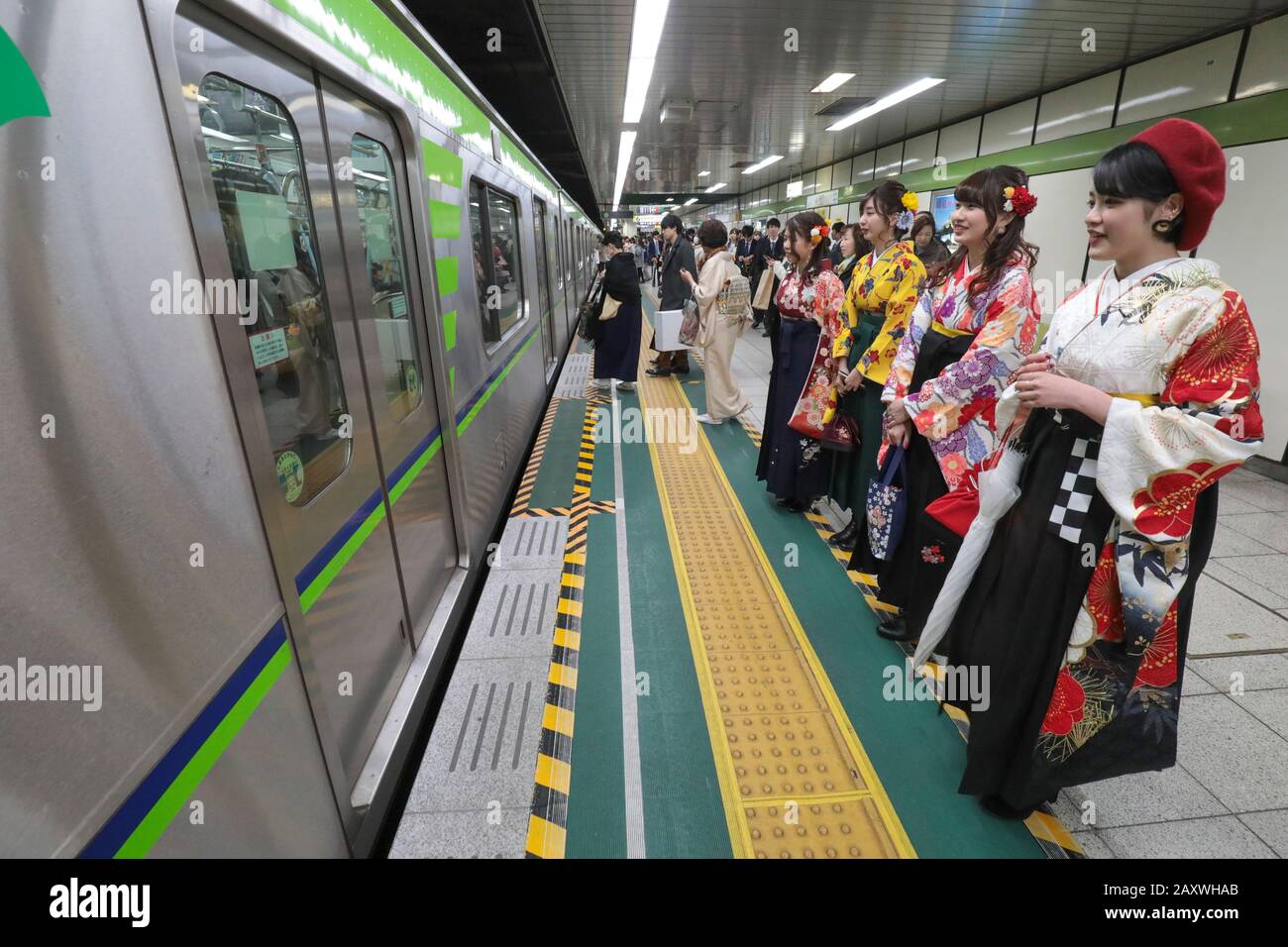 KIMONOS IN TOKYO METRO Stock Photo - Alamy
