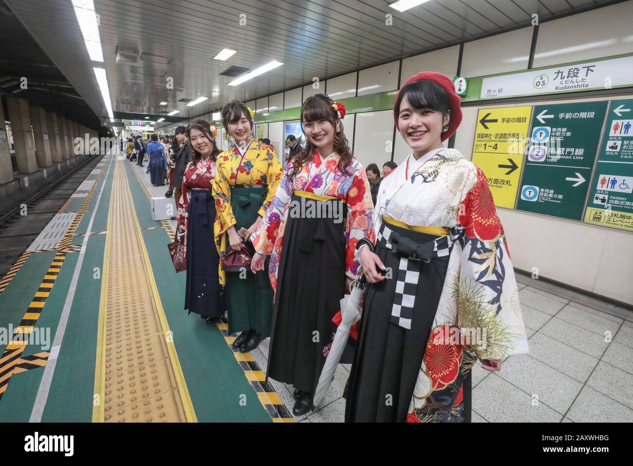 Kimonos en japon hi-res stock photography and images - Alamy