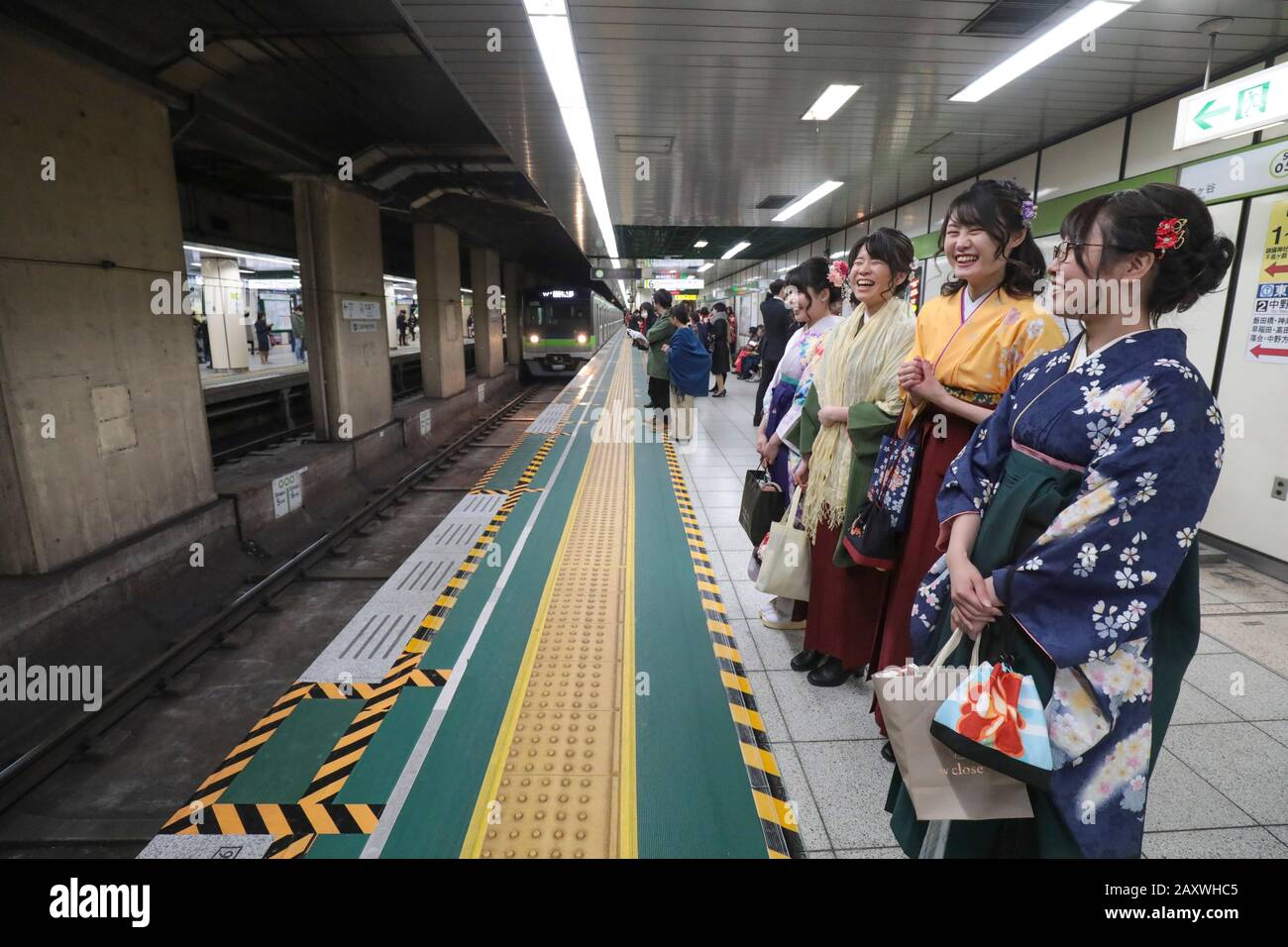 KIMONOS IN TOKYO METRO Stock Photo - Alamy