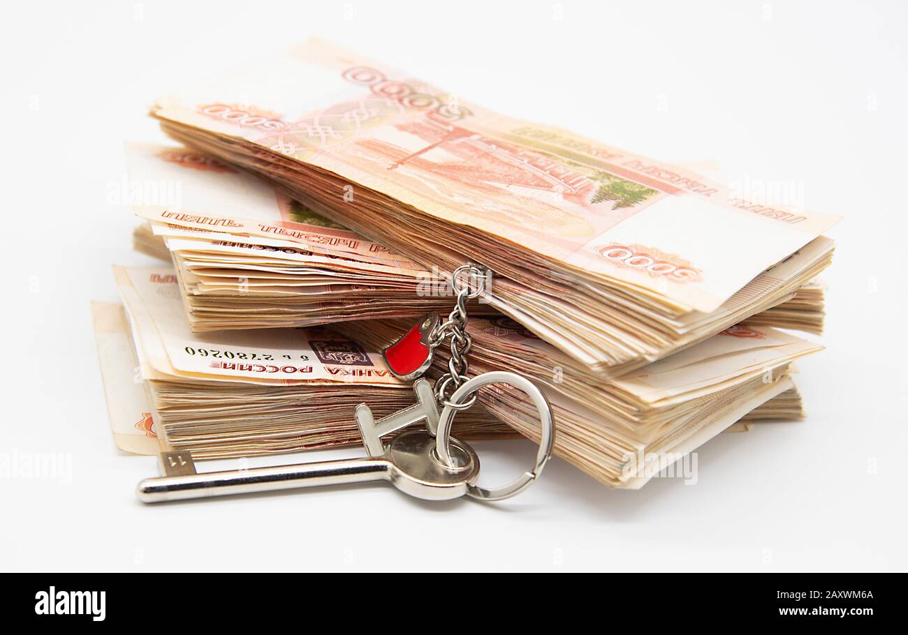 The key to the apartment and five thousand ruble bills on a light ...