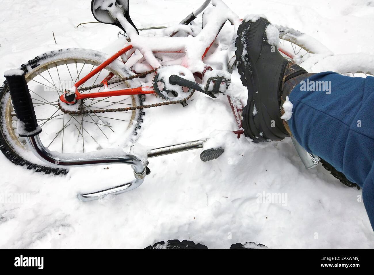 Somebody fell of his bicycle and a leg seemingly injured, winter scene ...