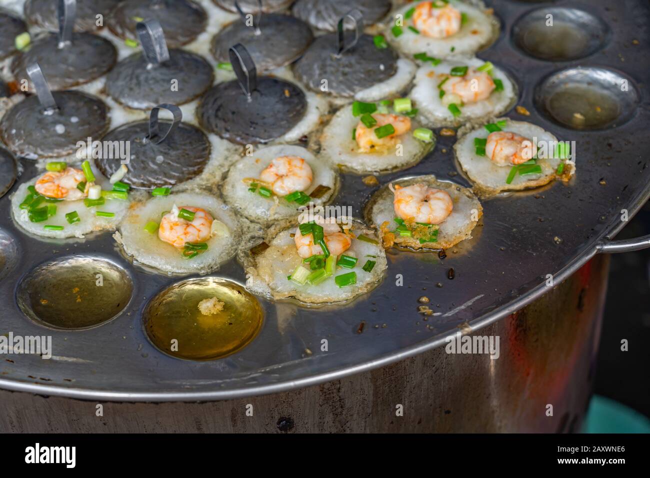 Sizzling Vietnamese tiny shrimp pancake on skillet- Banh Khot Stock ...